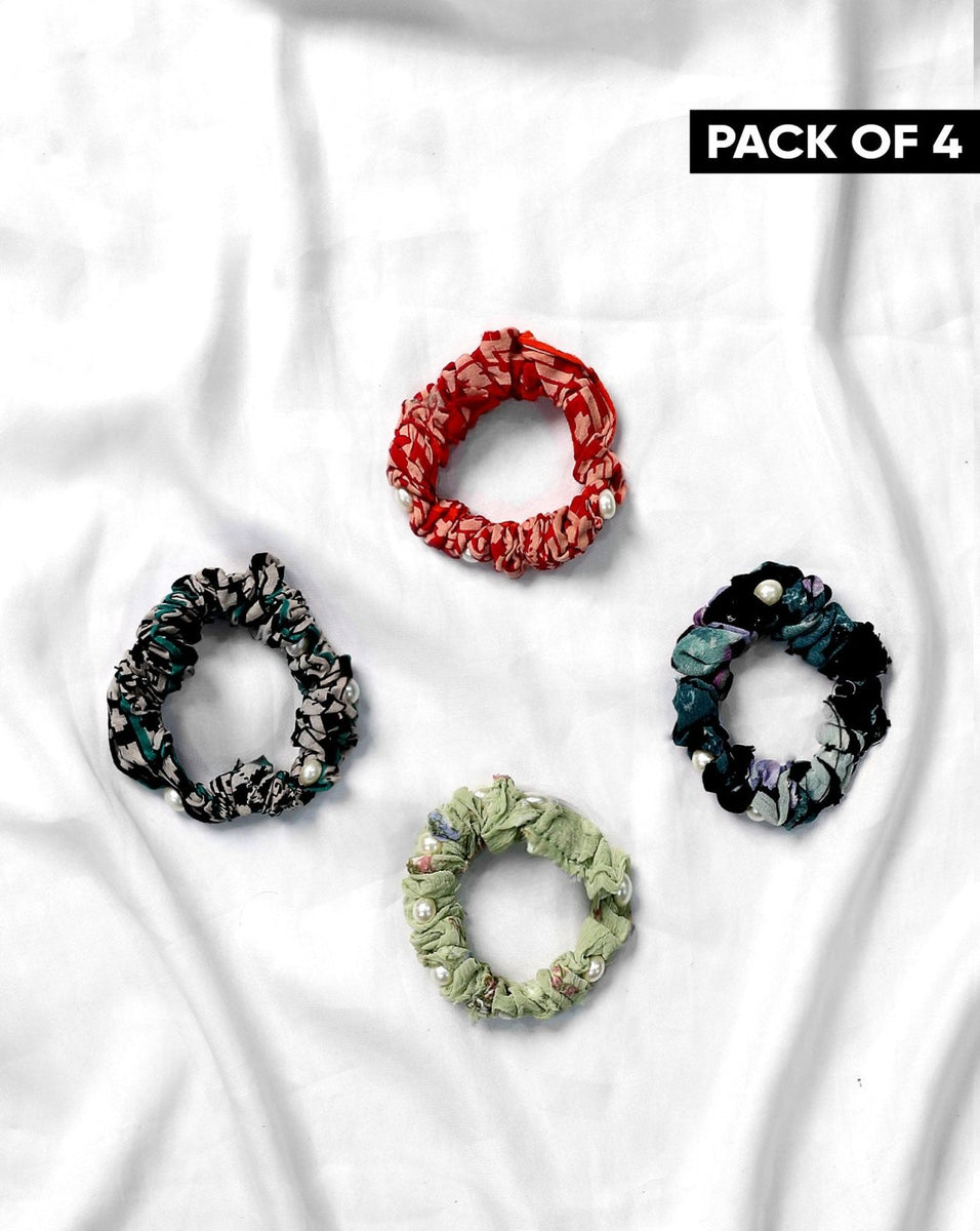 | PACK OF 4 PRINTED SCRUNCHIES | - Polkadots