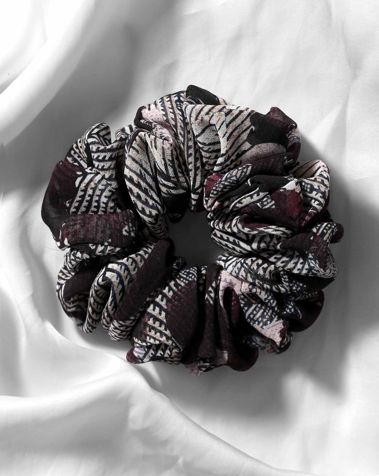 | PRINTED SCRUNCHIES | - Polkadots