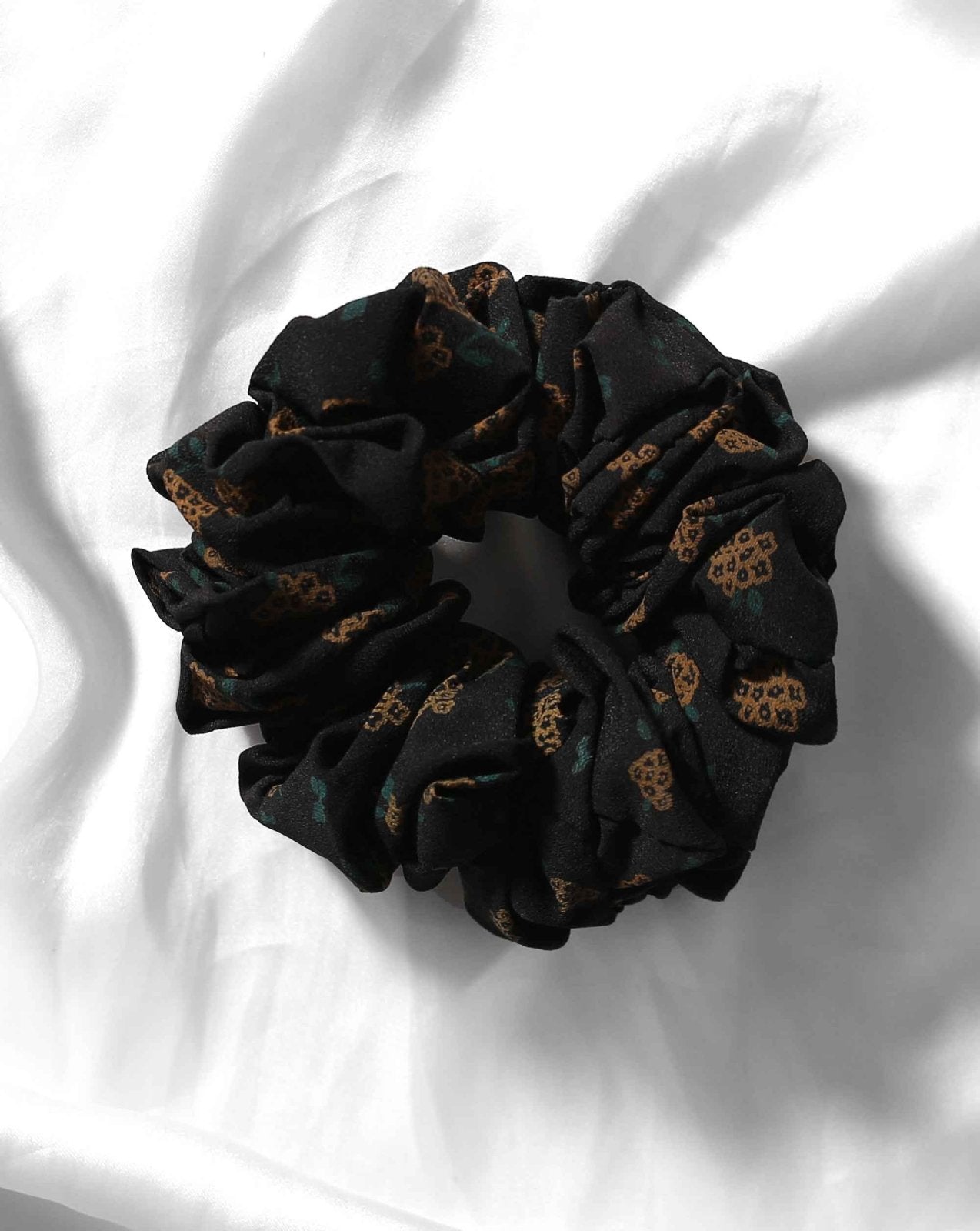| PRINTED SCRUNCHIES | - Polkadots